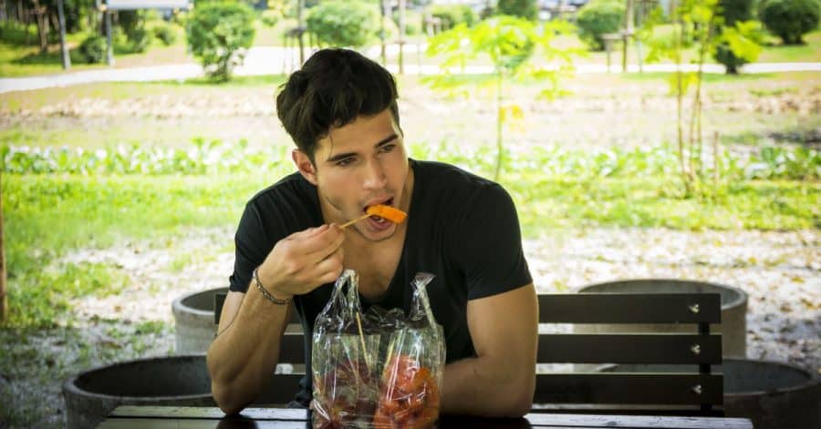 How to Maintain Muscle While Dieting